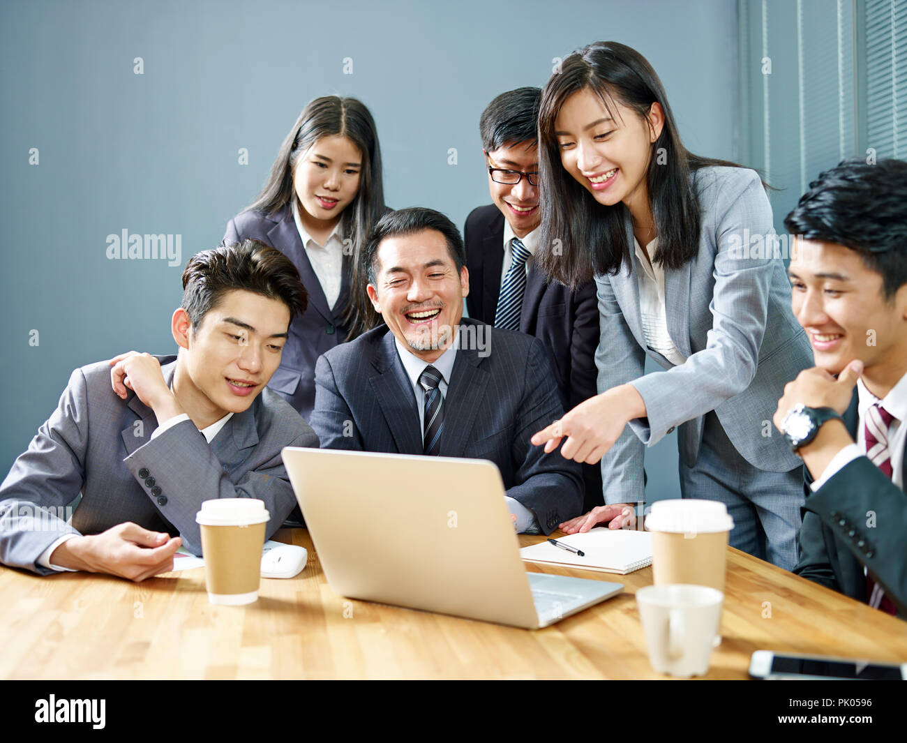 Japanese women executives group hi-res stock photography and images - Alamy