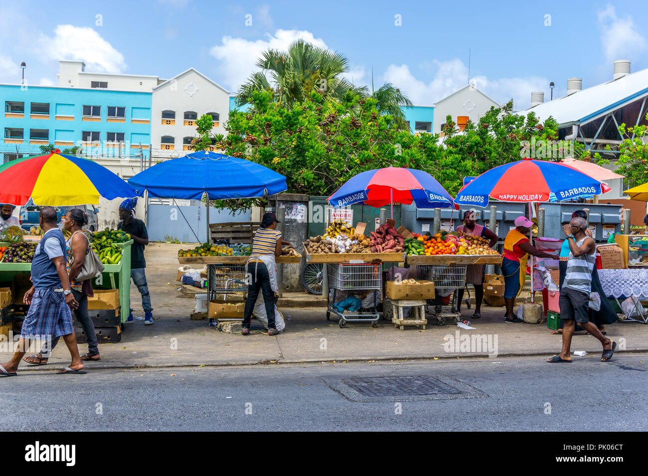 Market stalls and traders on Cheapside road near the old town hall, Old ...