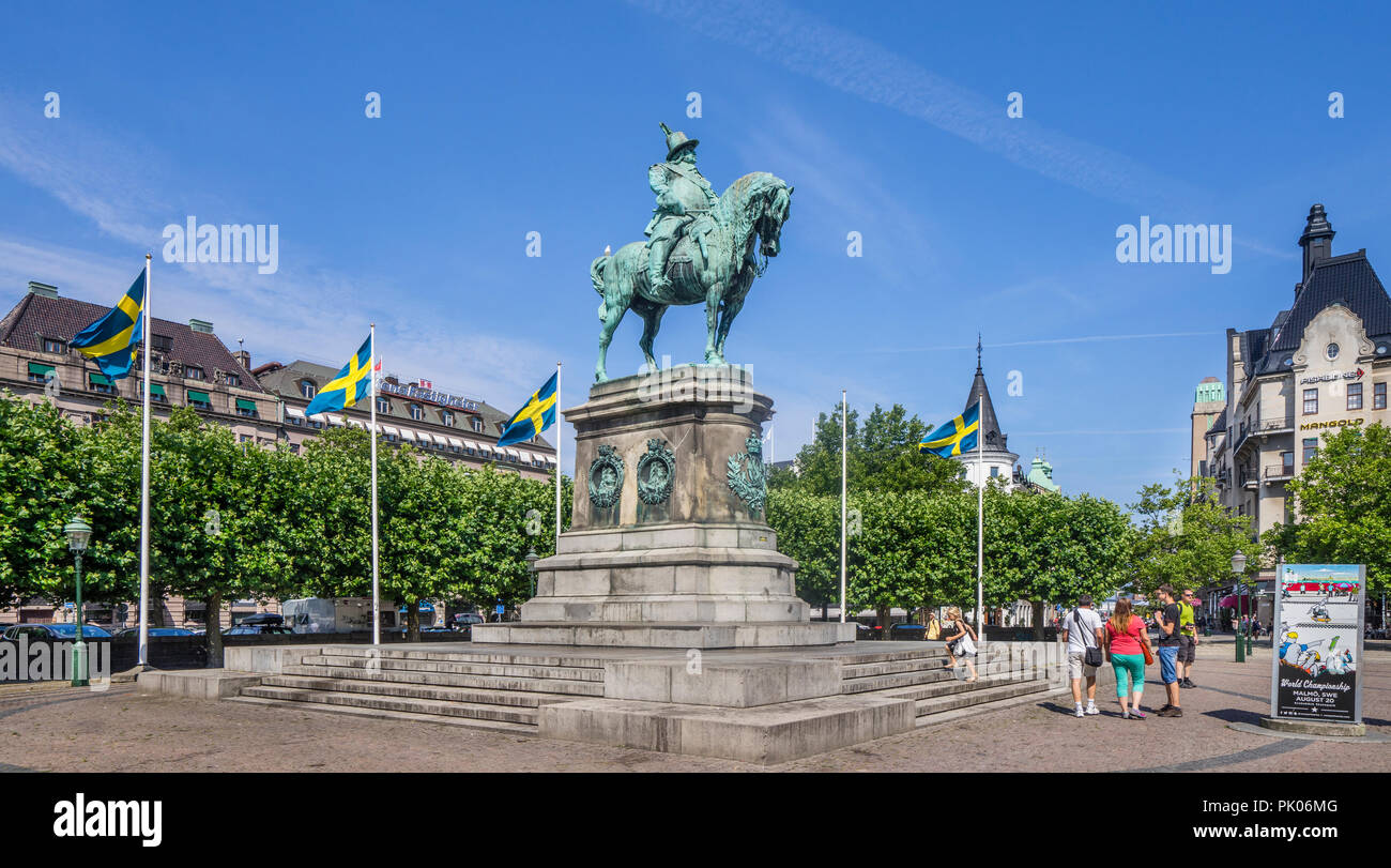 Stortoget Square, largest and oldes square in Malmö with the equestrian ...