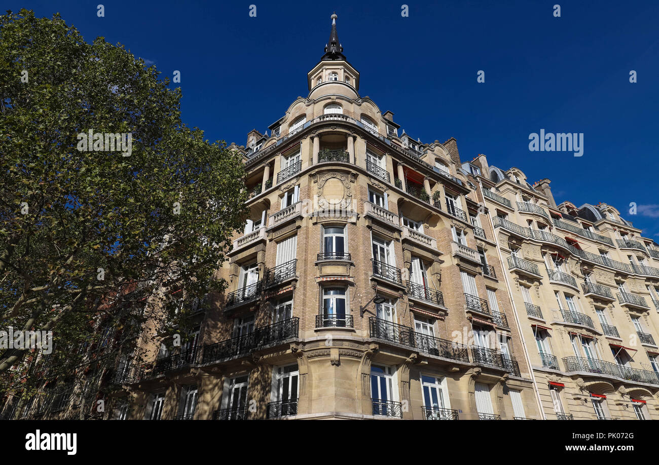 The traditional facade of Parisian building, France Stock Photo - Alamy