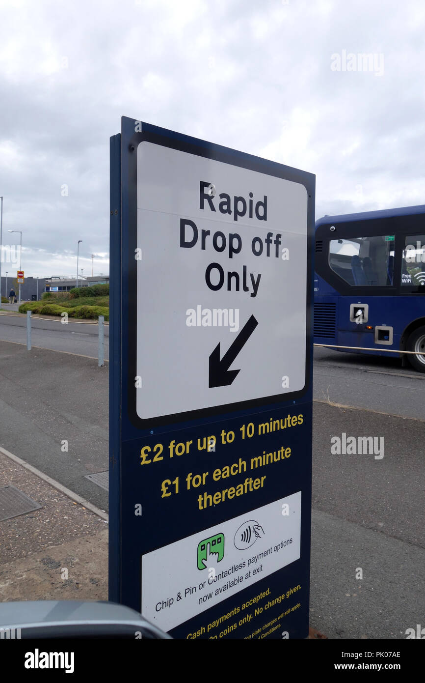 Driving in the 'Rapid Drop Off' lane at East Midlands Airport Stock ...