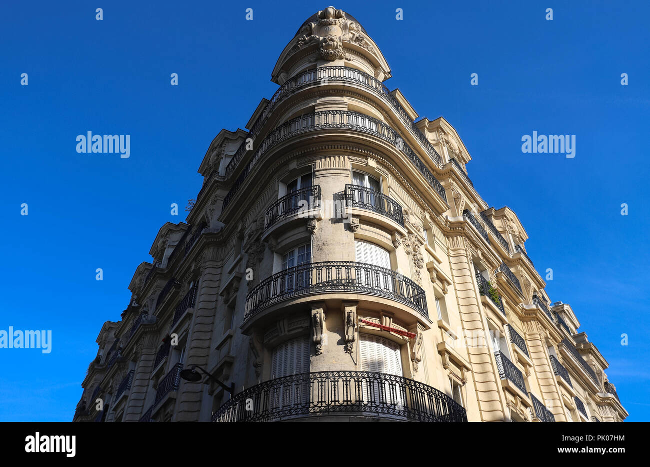 The traditional facade of Parisian building, France Stock Photo - Alamy