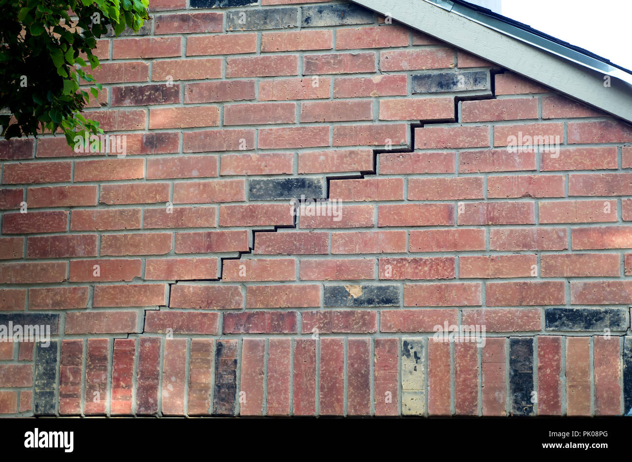 Mortar separation in red brick veneer hi-res stock photography and ...