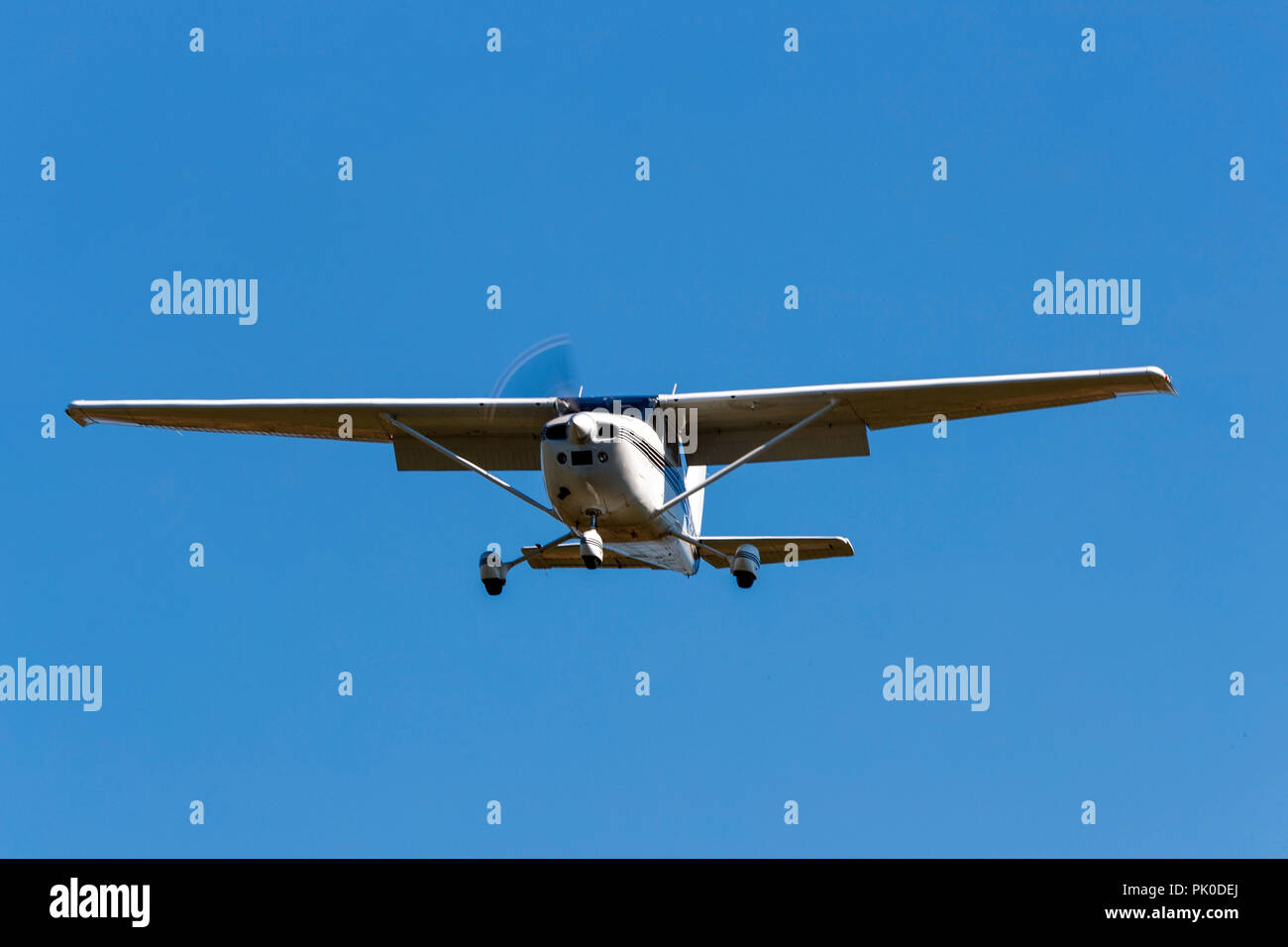Cessna 182 hi-res stock photography and images - Alamy
