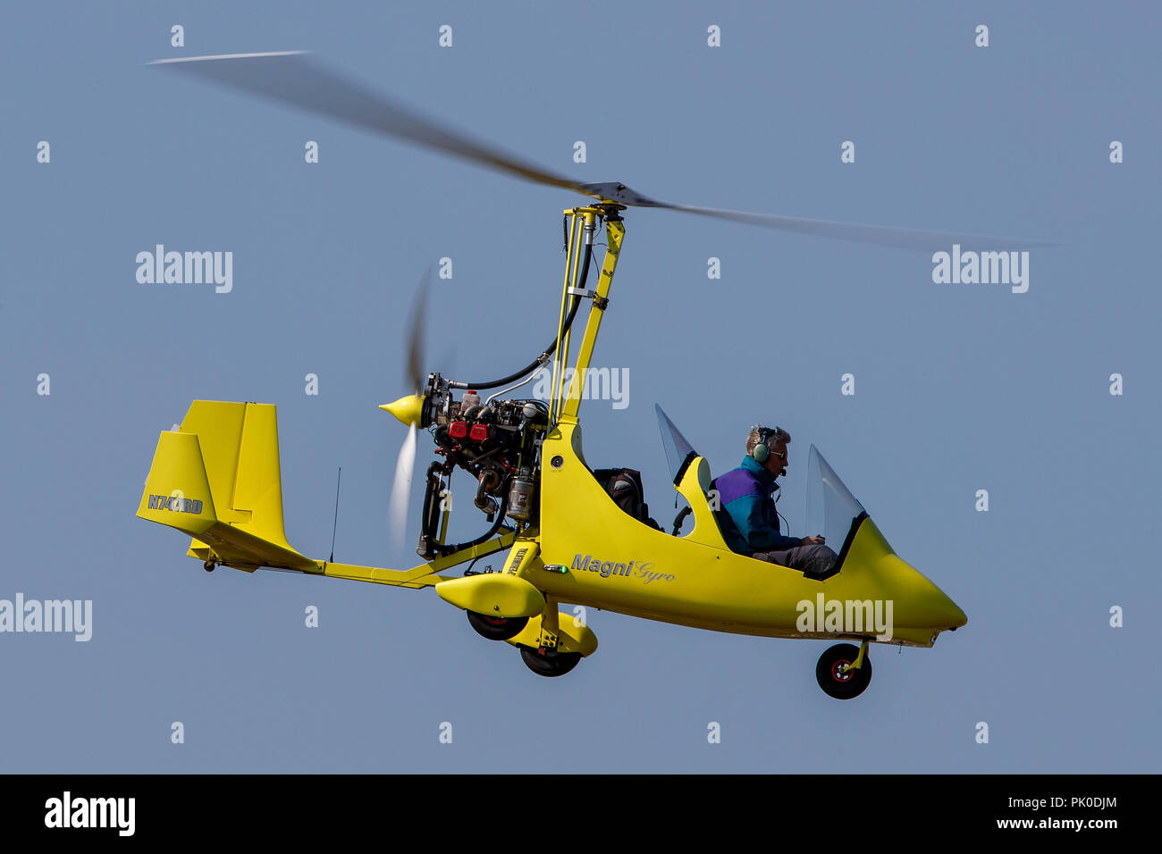 M 16 airplane hi-res stock photography and images - Alamy