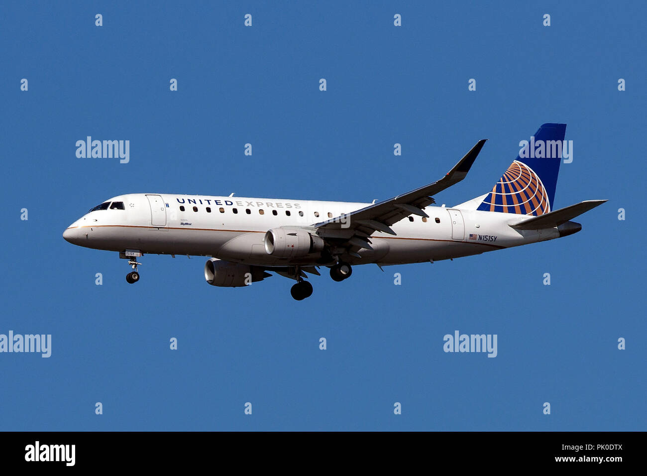 Embraer erj 170 hi-res stock photography and images - Alamy