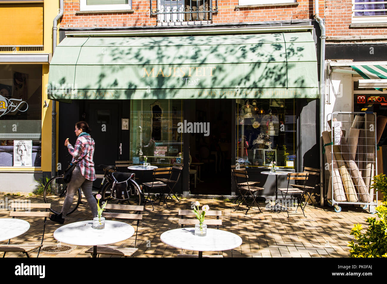 Exterior of Majesteit Taart, a bakery in the Javastraat in Amsterdam ...