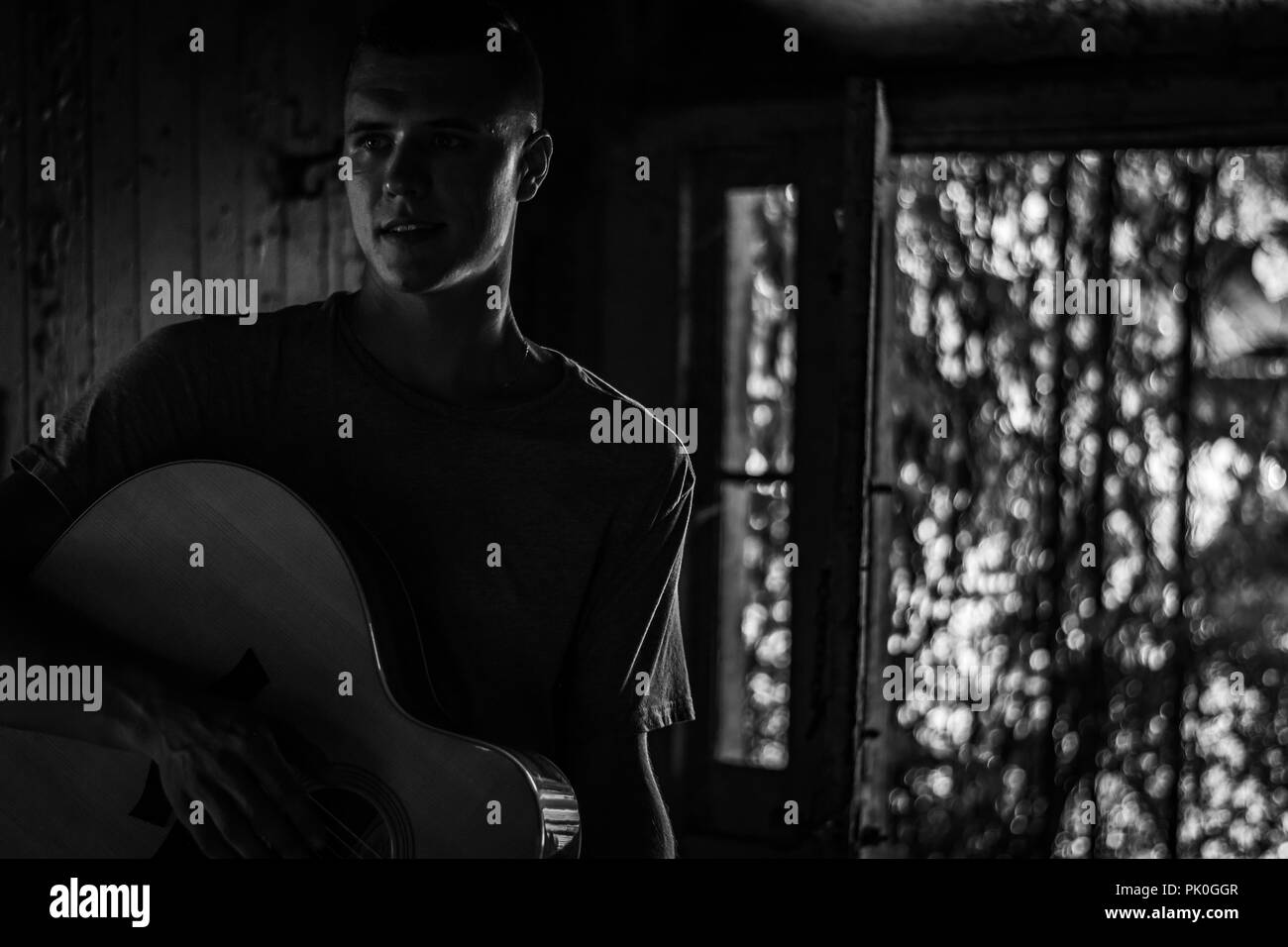 young man playing acoustic guitar in kentucky Stock Photo - Alamy