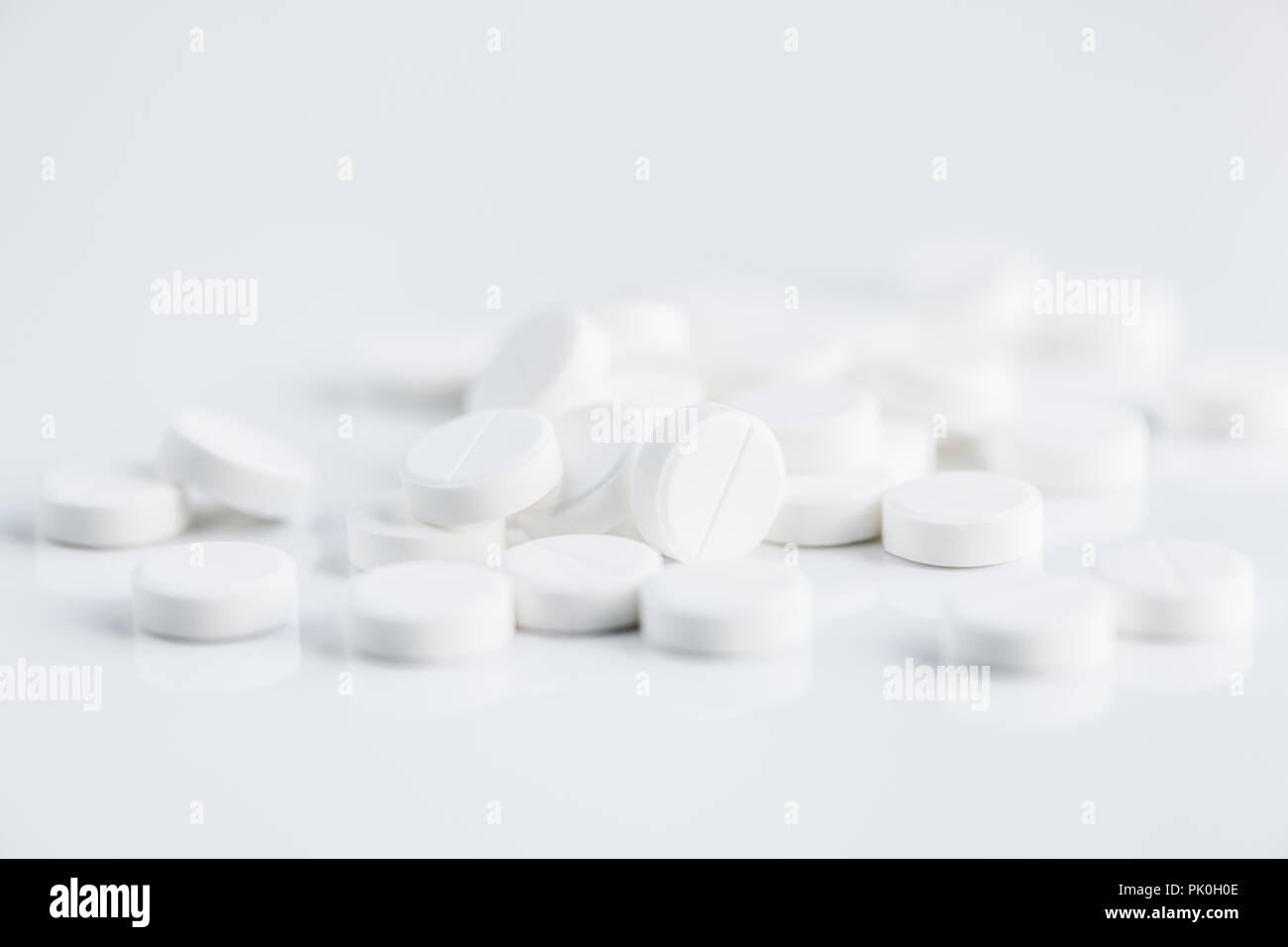 White Tablets on White Stock Photo - Alamy