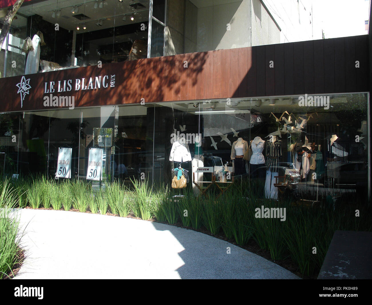 Le lis blanc hi-res stock photography and images - Alamy