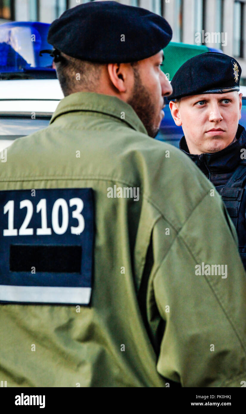 German special Police officers on duty near the Brandenburg Gate in ...