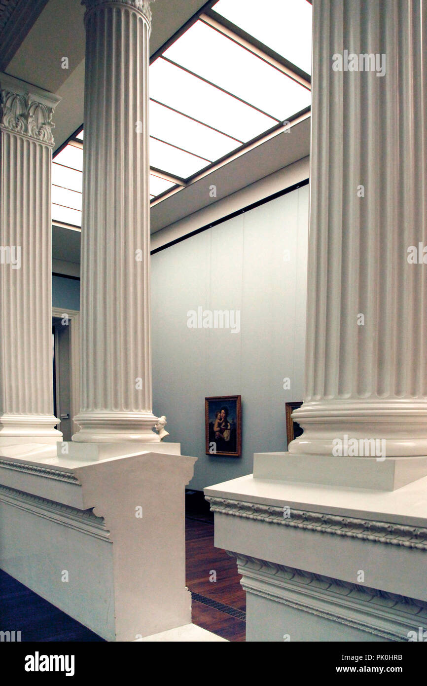 Neoclassical columns pillars hi-res stock photography and images - Alamy