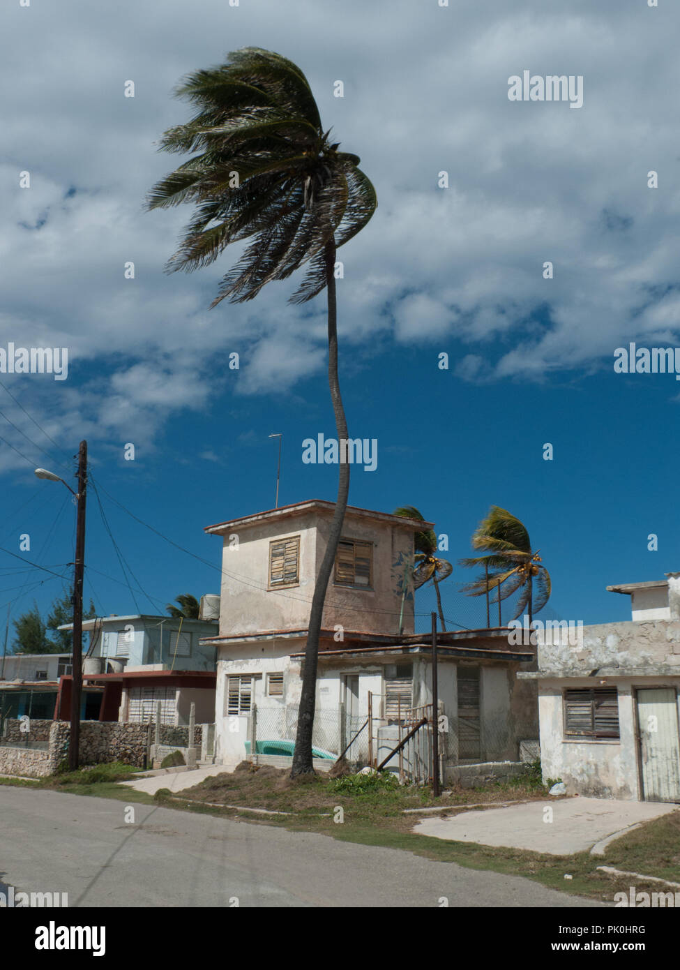 Cuban houses hi-res stock photography and images - Alamy