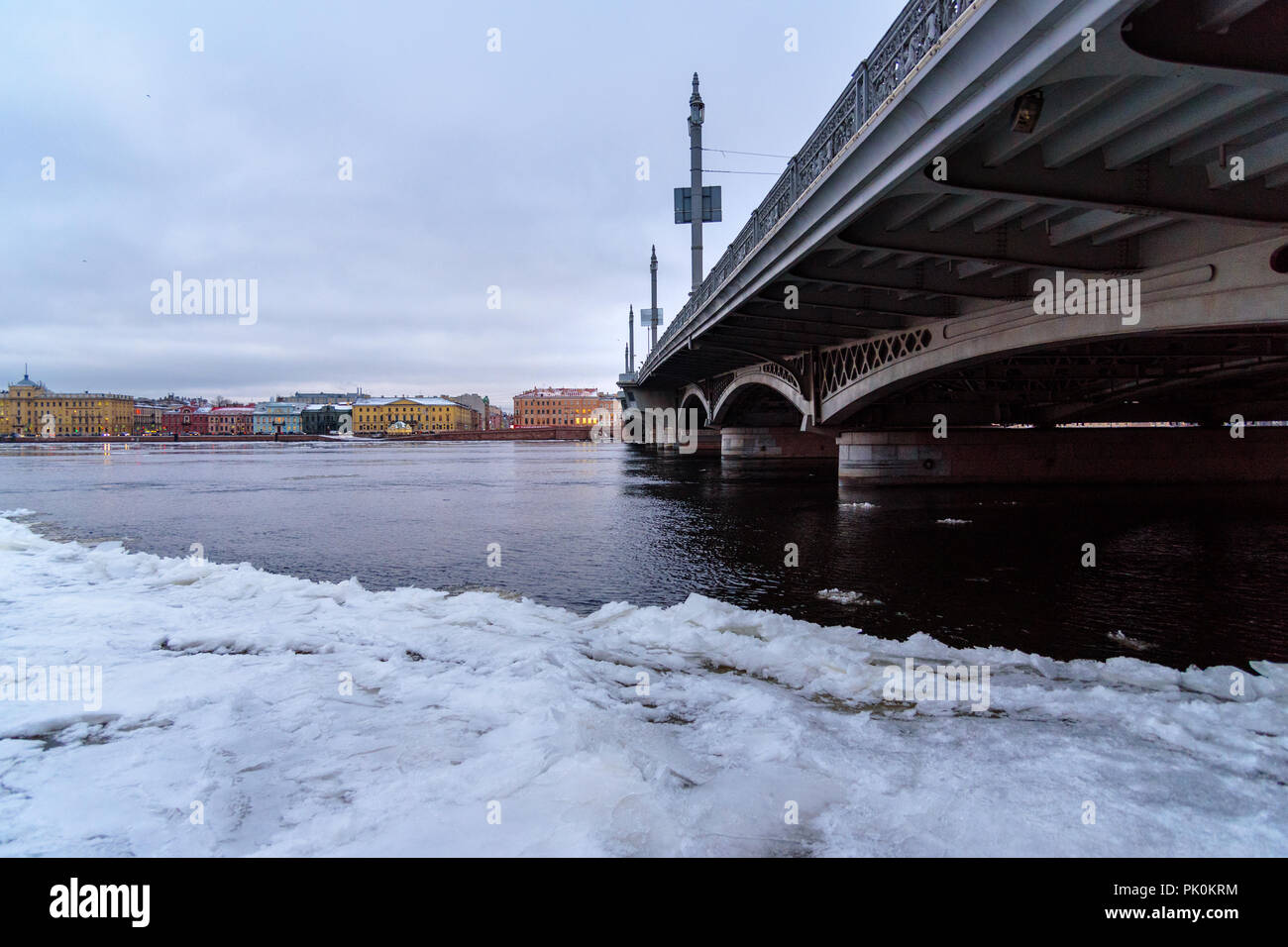 English embankment hi-res stock photography and images - Alamy