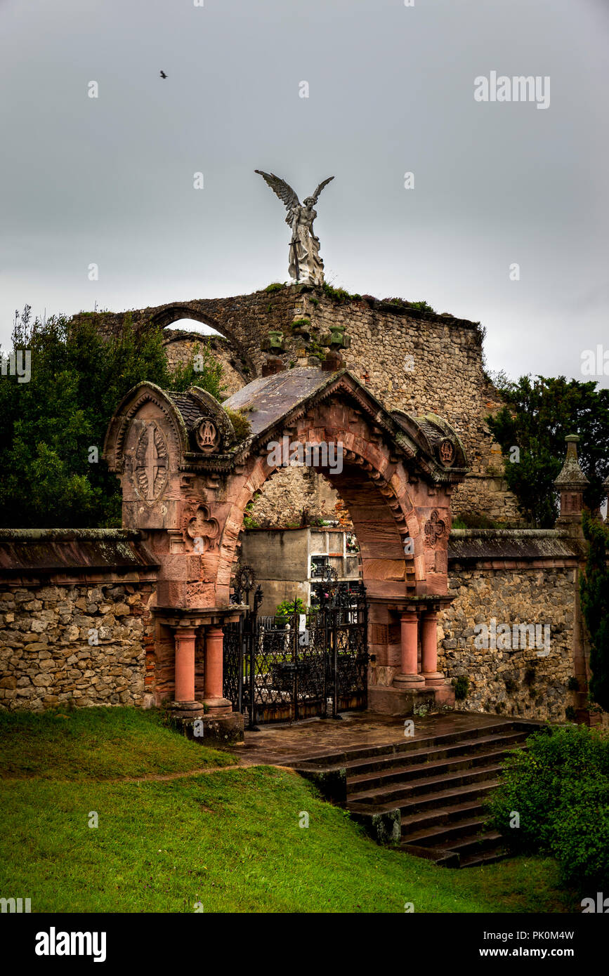 Medieval cemetery hi-res stock photography and images - Alamy