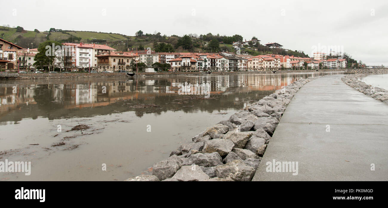 Urola river zumaia hi-res stock photography and images - Alamy