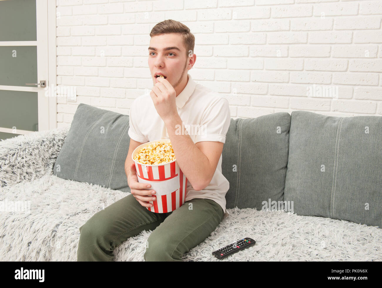 Young teenage boy tv hi-res stock photography and images - Alamy