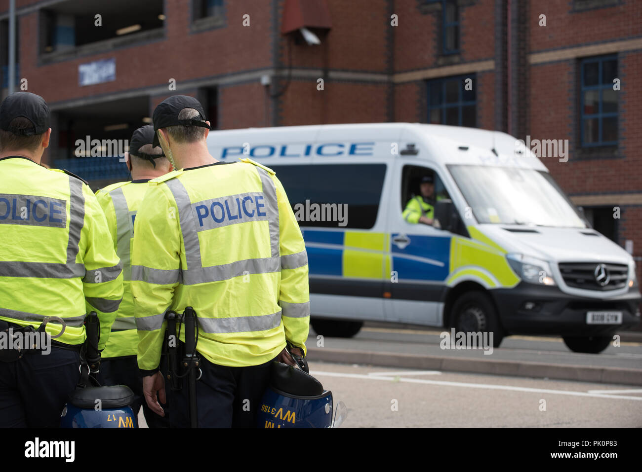 Police officers and van Stock Photo - Alamy