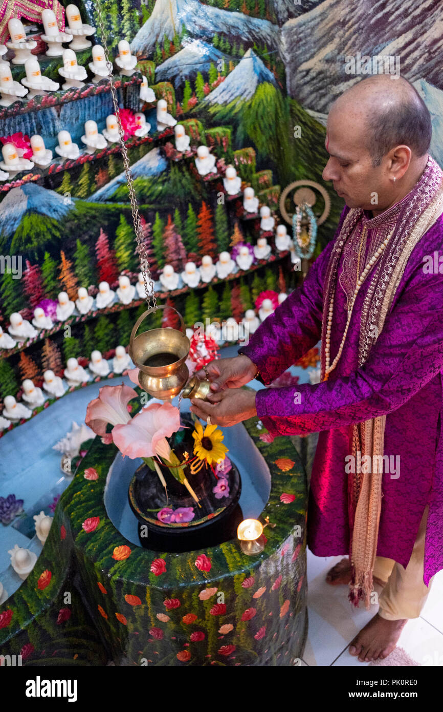 Pandit temple hi-res stock photography and images - Alamy
