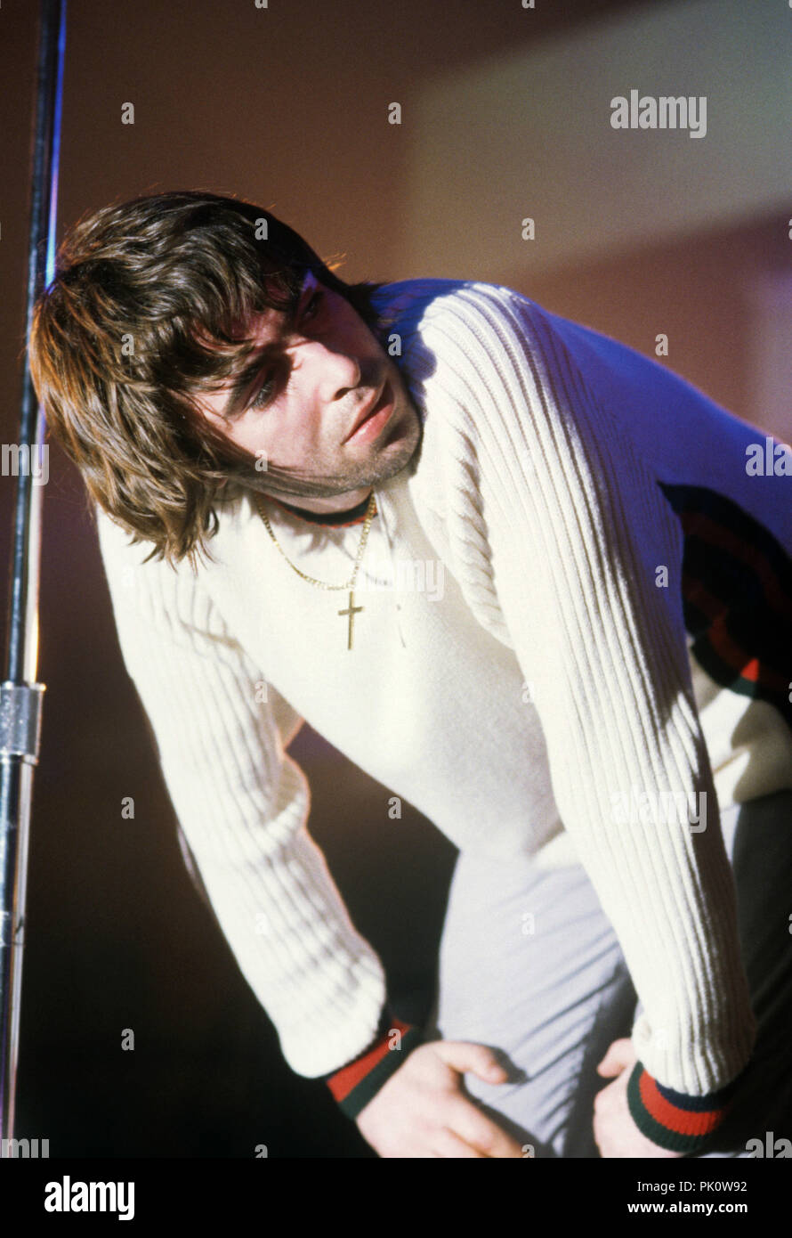 Liam gallagher 1996 hi-res stock photography and images - Alamy