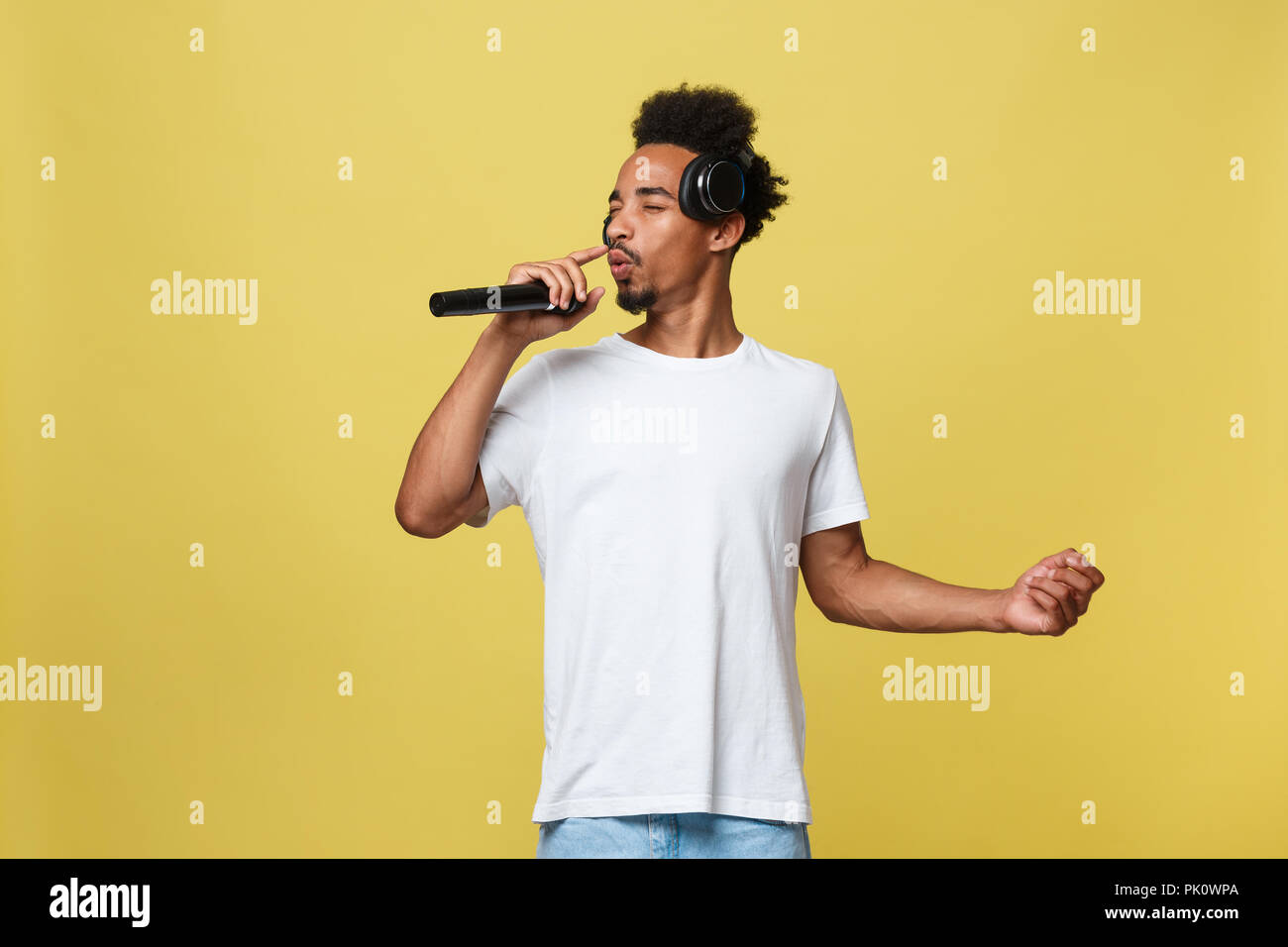 African american male singer hi-res stock photography and images - Alamy