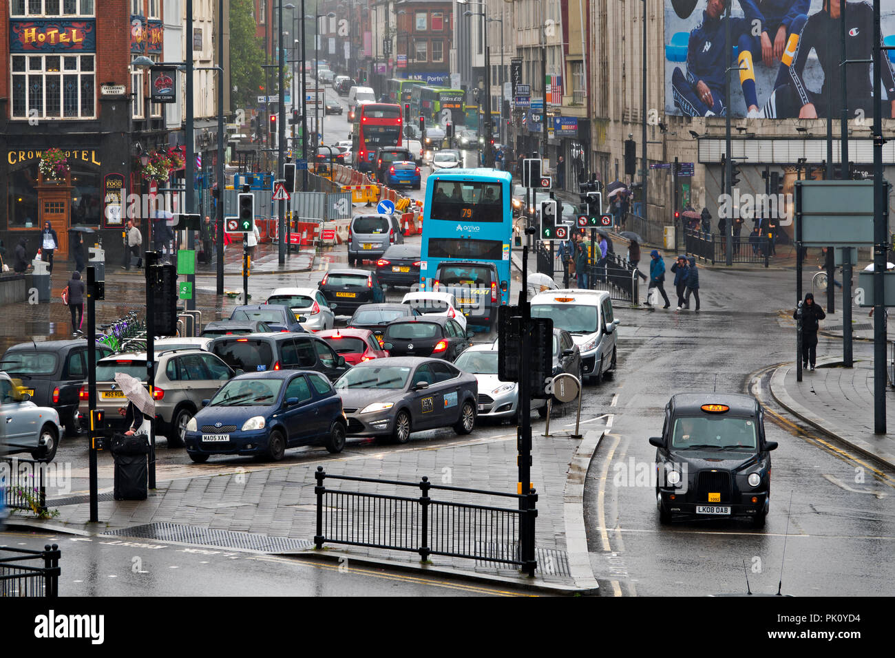 UK Weather. Traffic congestion on Lime St, Liverpool as traffic and ...