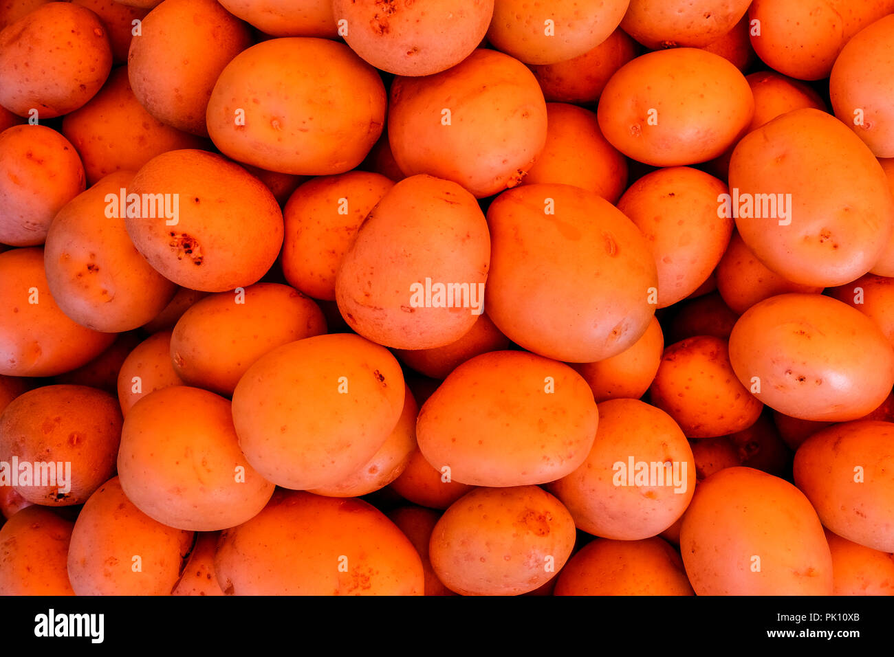 Pile of potatoes background Stock Photo - Alamy