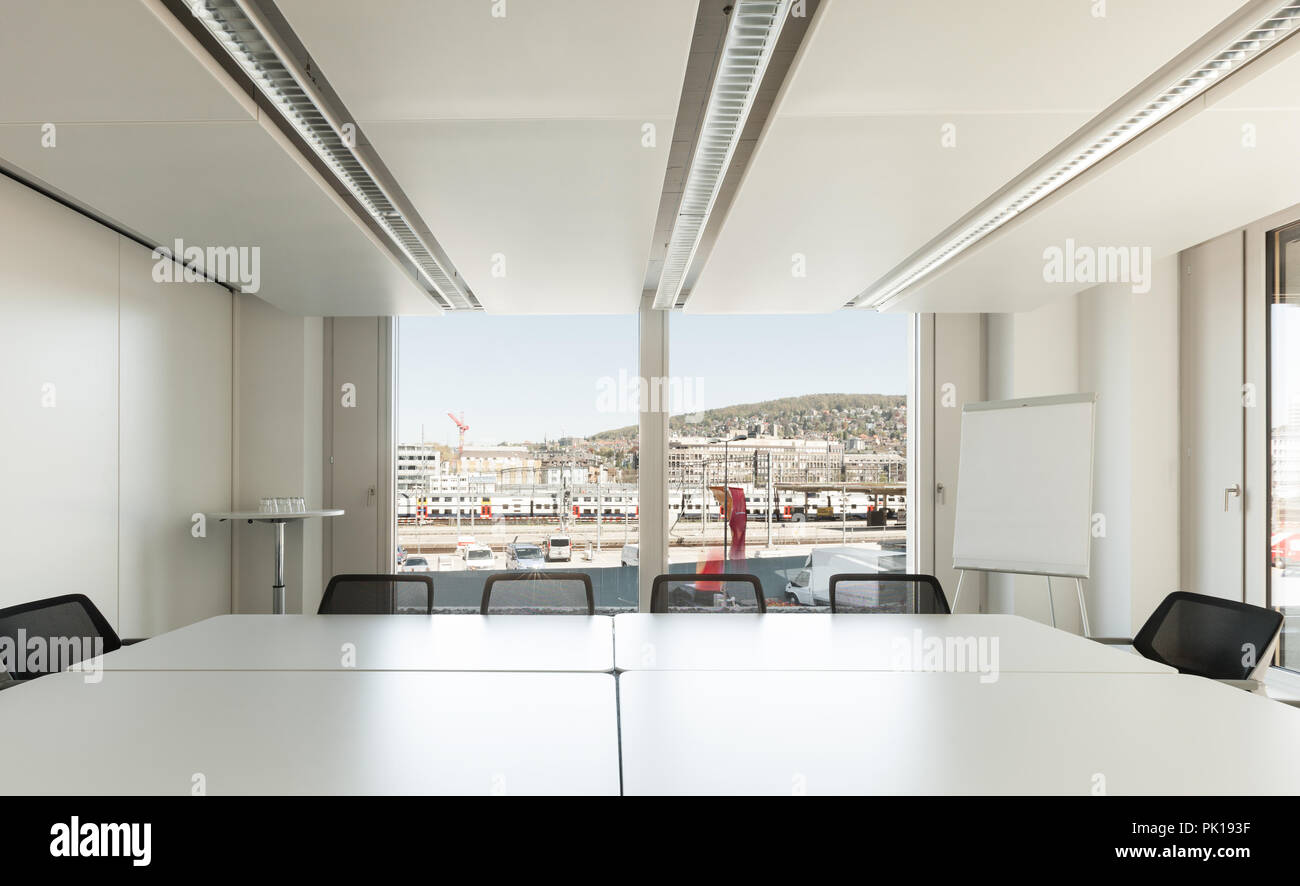 Empty office interior hi-res stock photography and images - Alamy