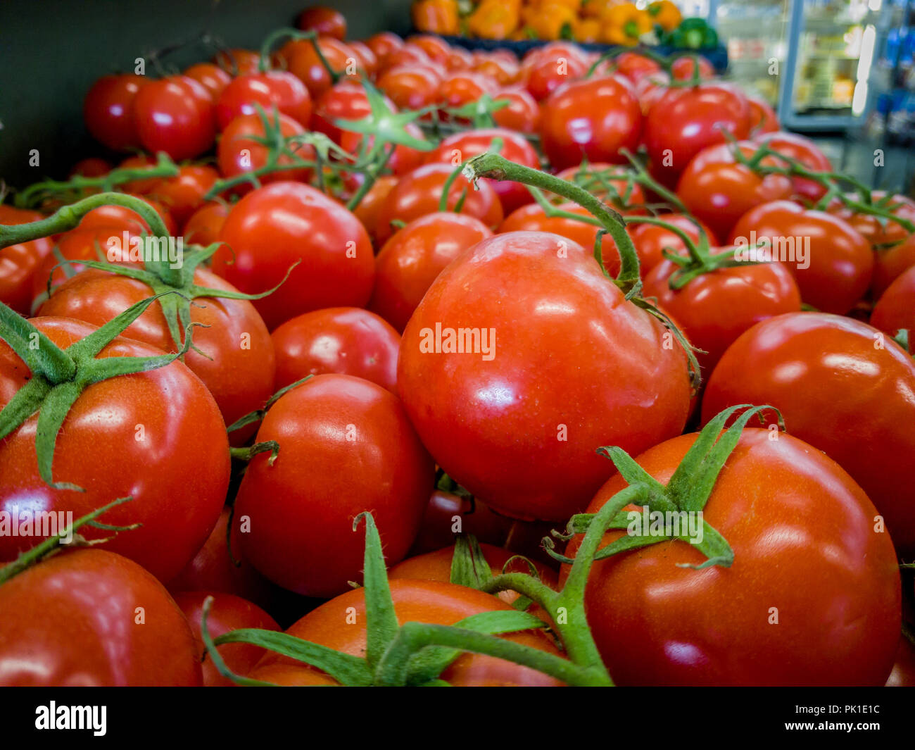 Fresh organic red tomatoes at a supermarket Stock Photo - Alamy