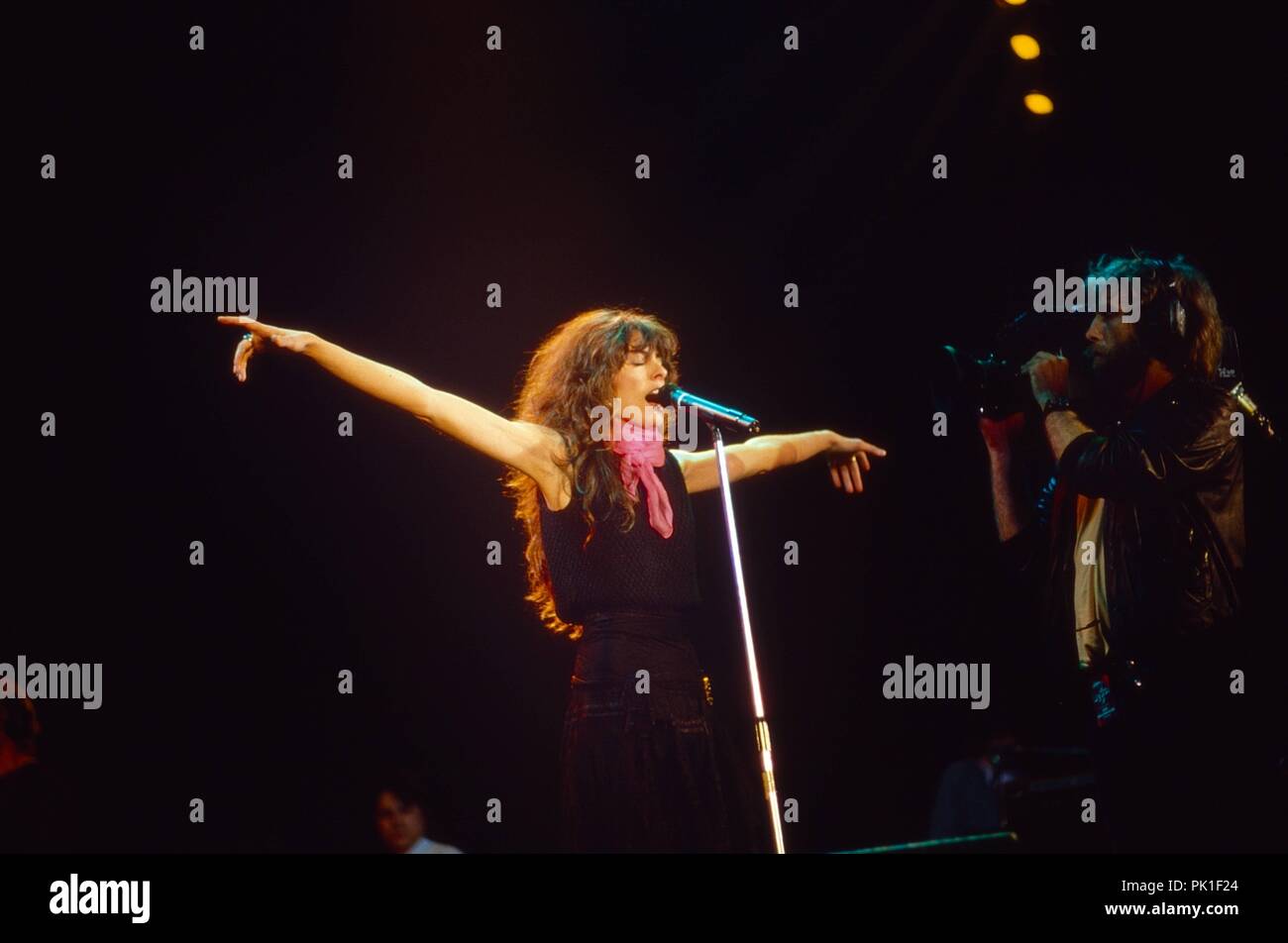 Alice, italienische Popsängerin, bei einem Konzert in Italien, 1982 ...