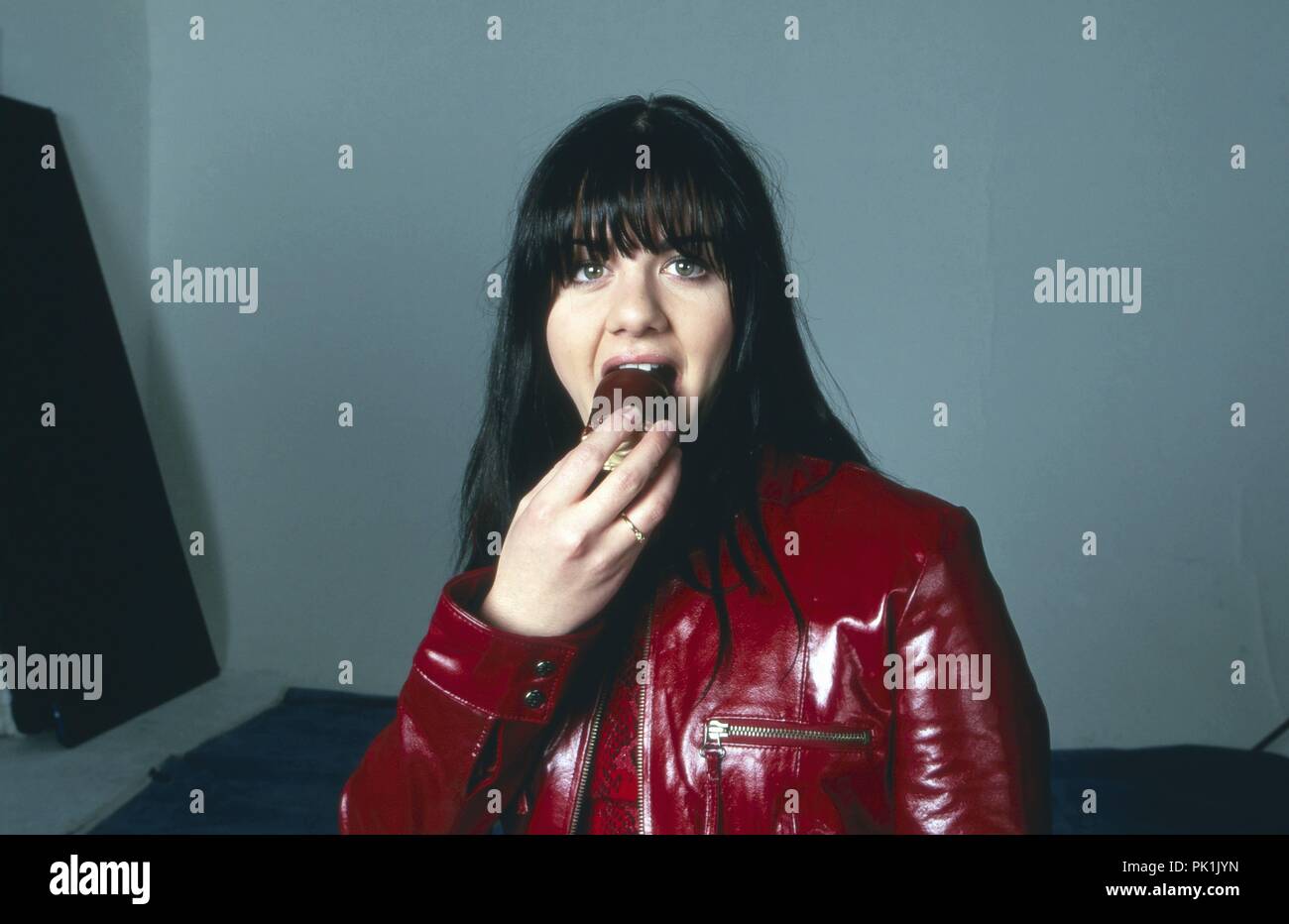 Vanessa Amorosi, australische Sängerin und Songschreiberin, albern mit ...