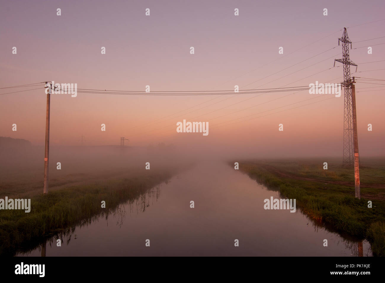 High voltage transmission systems hi-res stock photography and images ...