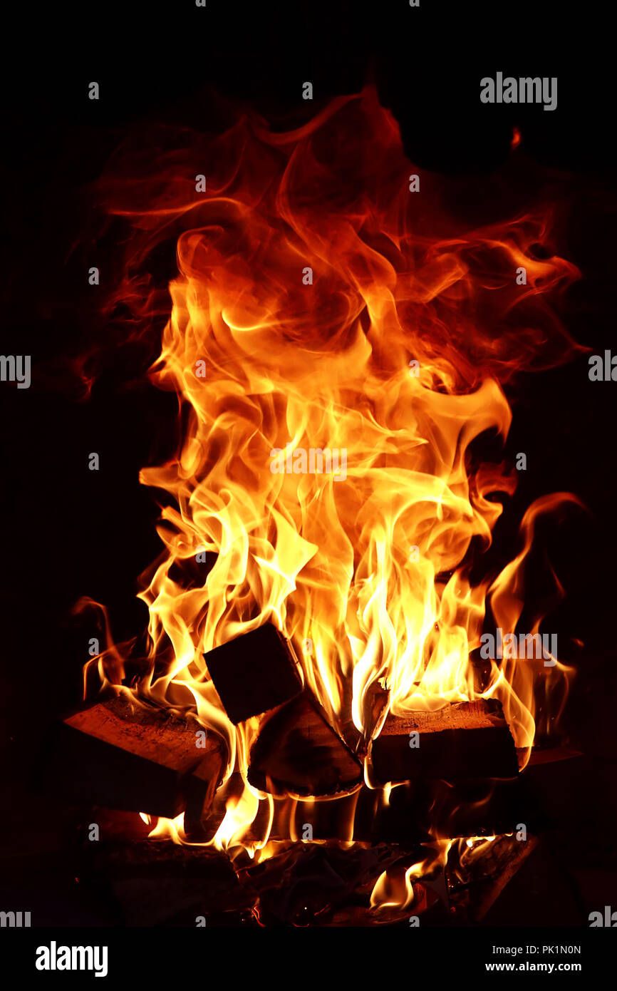 Long tongues of flame of burning fire Stock Photo - Alamy