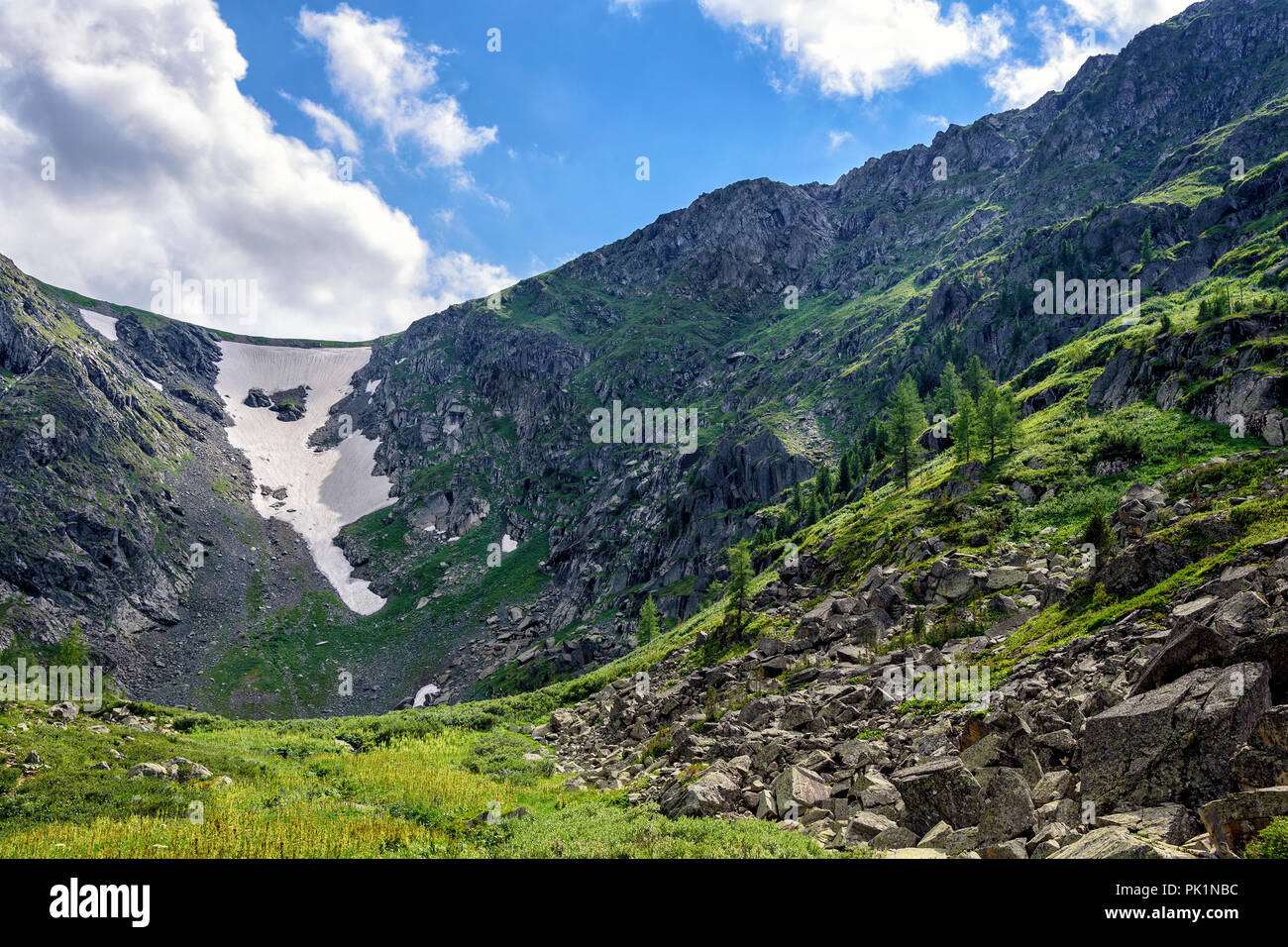 Snow covered ravine hi-res stock photography and images - Alamy