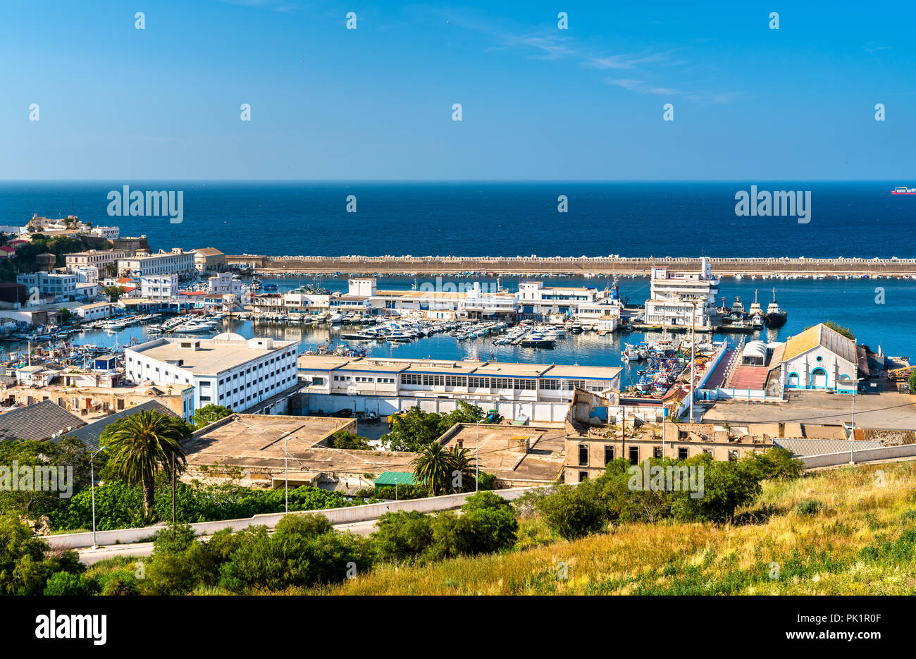 African container port hi-res stock photography and images - Alamy