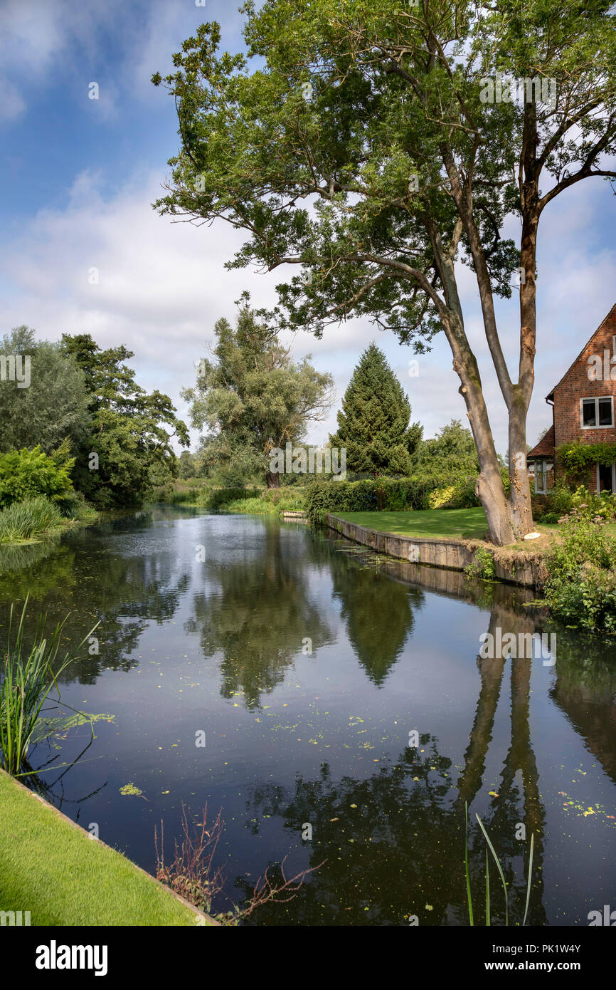 THE RIVER STOUR RUNNING PAST LE TALBOOTH RESTAURANT, NEAR DEDHAM ...