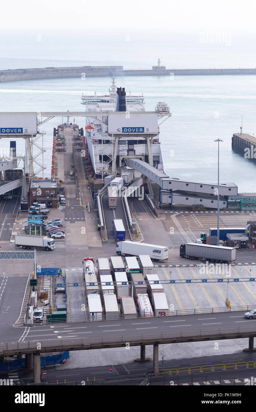 DFDS 'Delft Seaways' Cross-Channel Ferry Loading at Port of Dover Stock ...