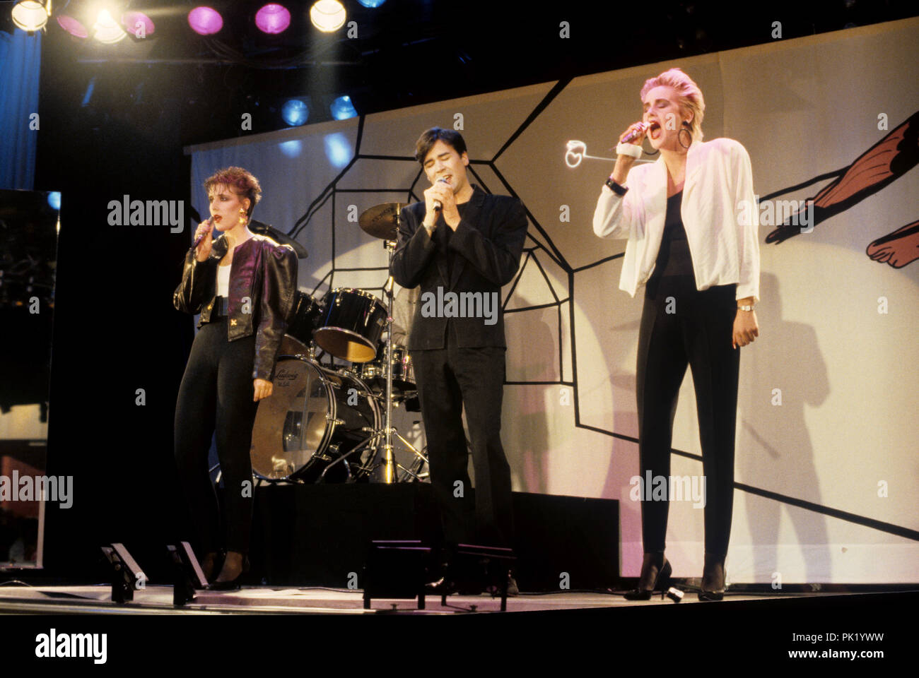 Human League (l-r): Joanne Catherall, Philip Oakey, Susan Ann Sulley on ...