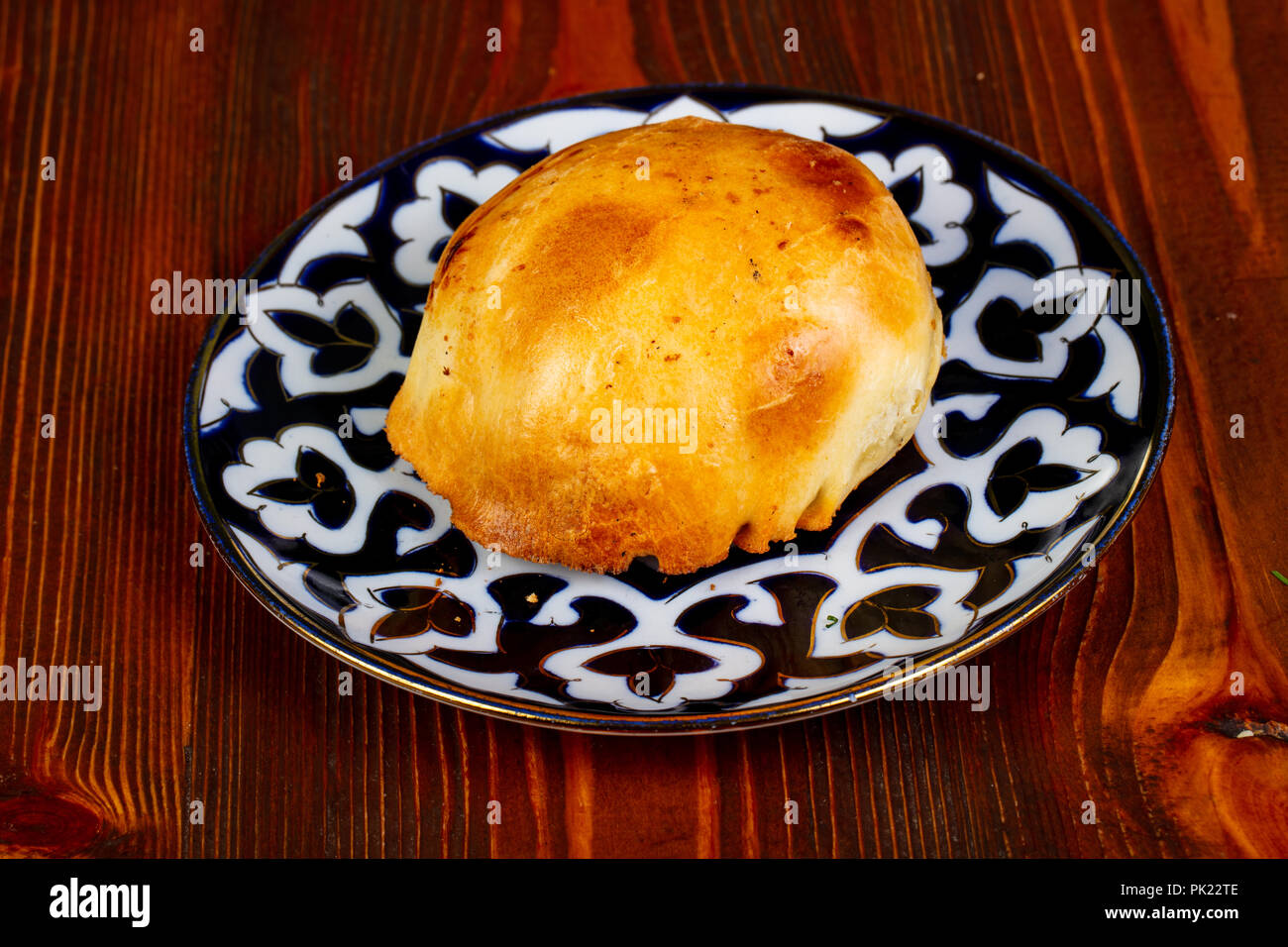 Uzbek traditional samosa in the plate Stock Photo - Alamy