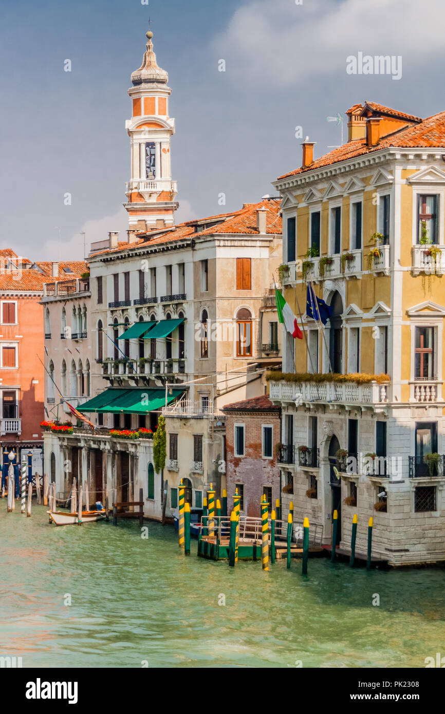 Buildings architecture canal hi-res stock photography and images - Alamy