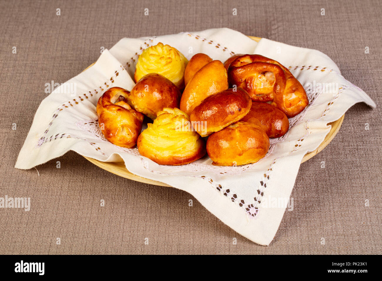 Traditional Russian pastry with meat Stock Photo - Alamy