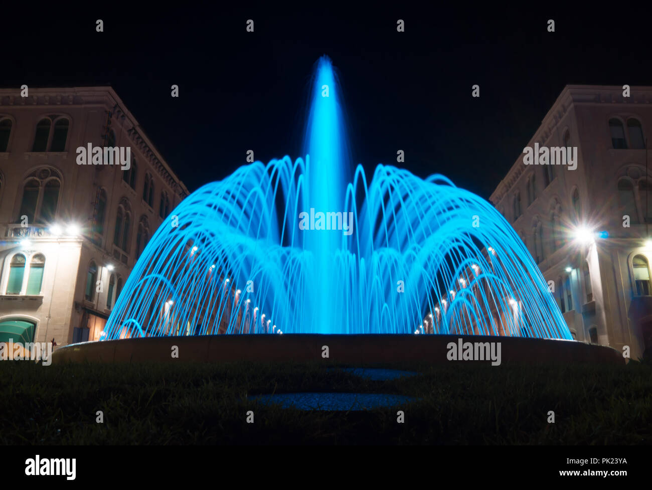 Drops fountain night hi-res stock photography and images - Alamy