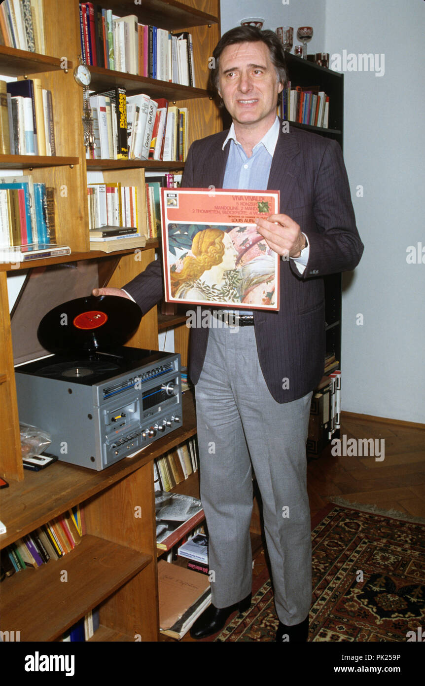 Helmut Fischer on 27.03.1983 in München / Munich. | usage worldwide ...