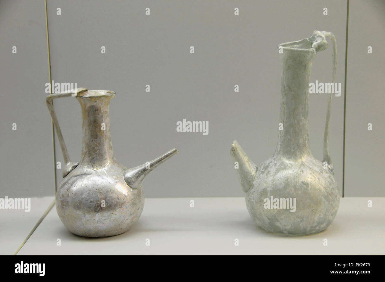 Ancient roman glassware hi-res stock photography and images - Alamy