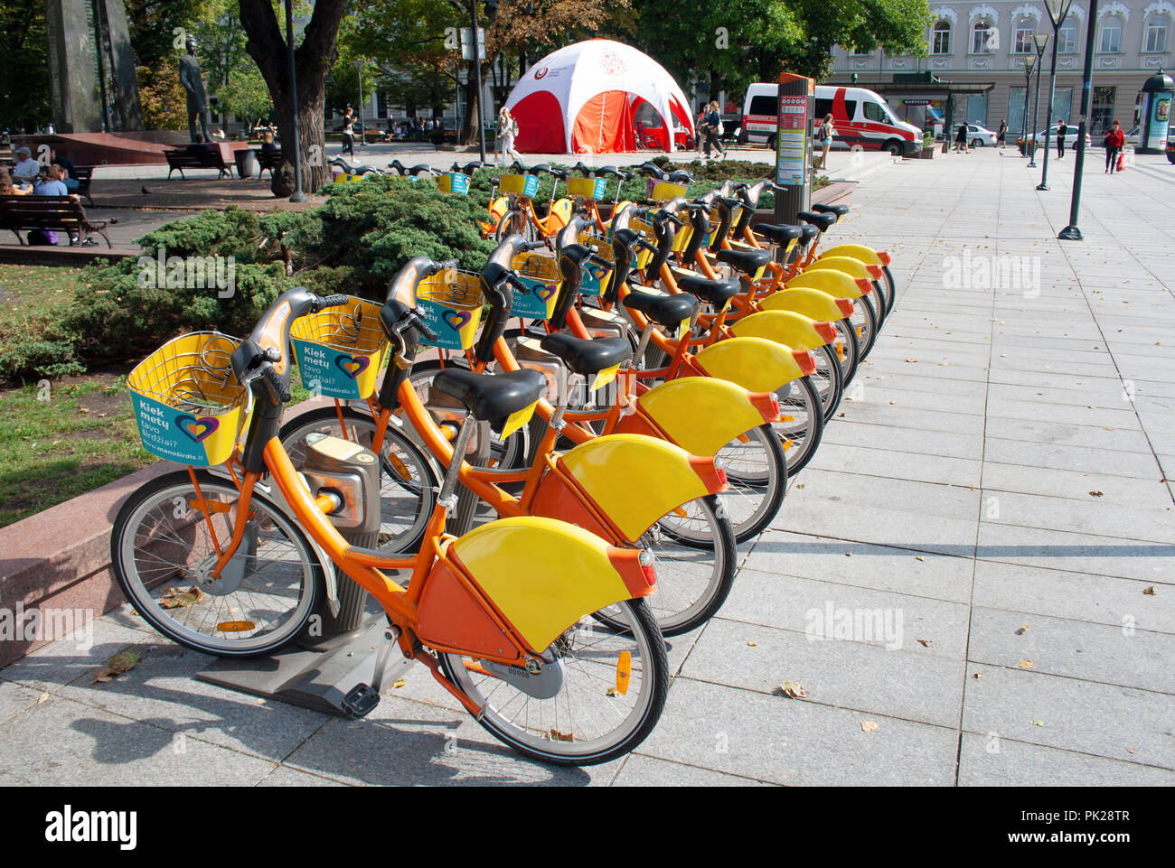 Parked rental cycle hi-res stock photography and images - Alamy