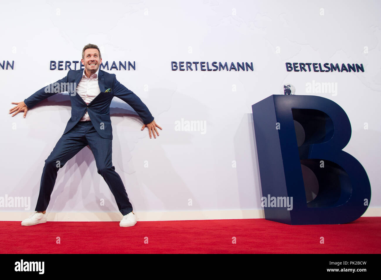 Jan HARTMANN, actor, full figure, welcome of the guests to the ...