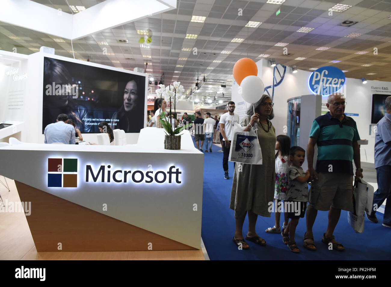 Microsoft stand hi-res stock photography and images - Alamy