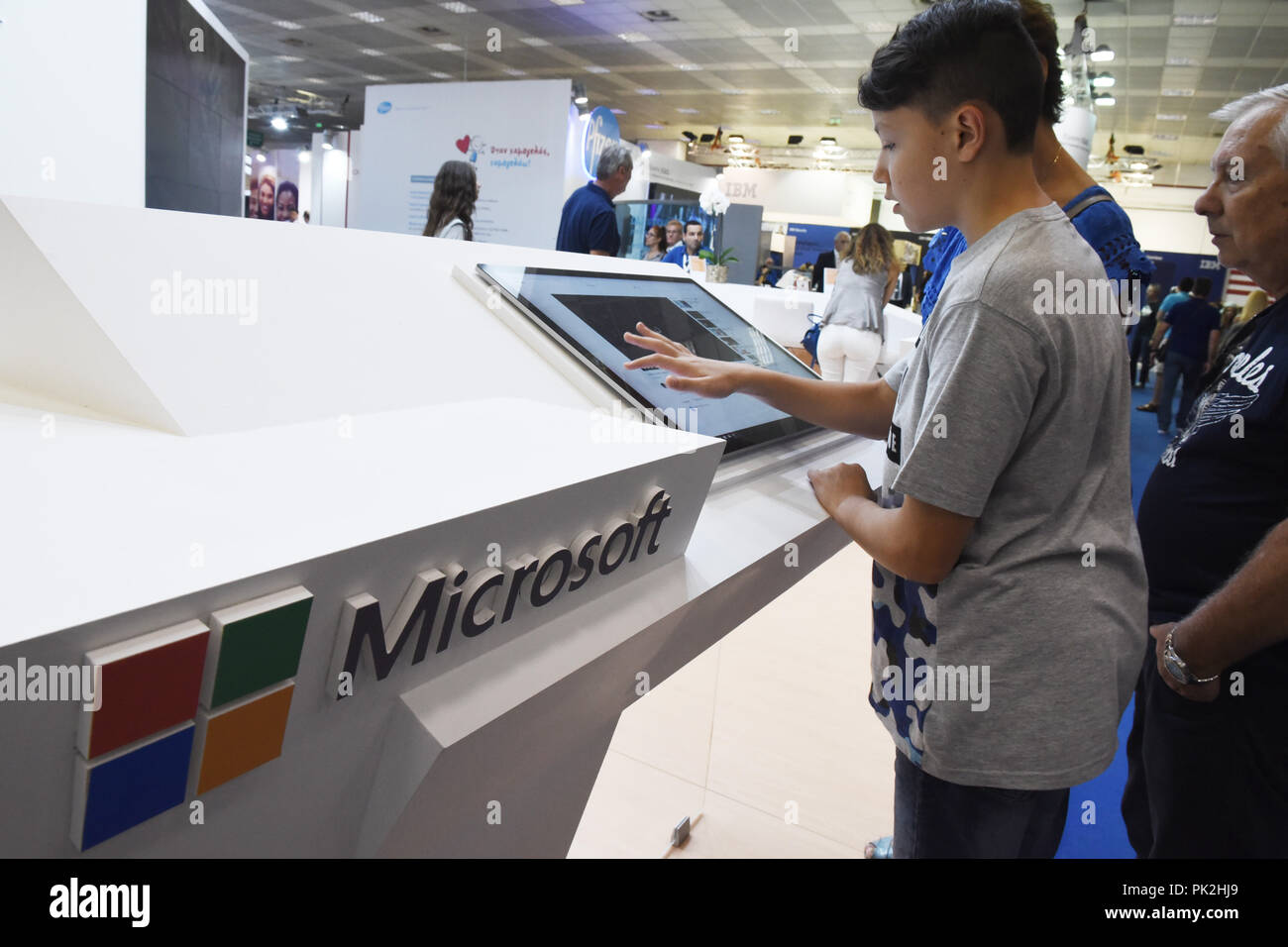 Microsoft stand hi-res stock photography and images - Alamy
