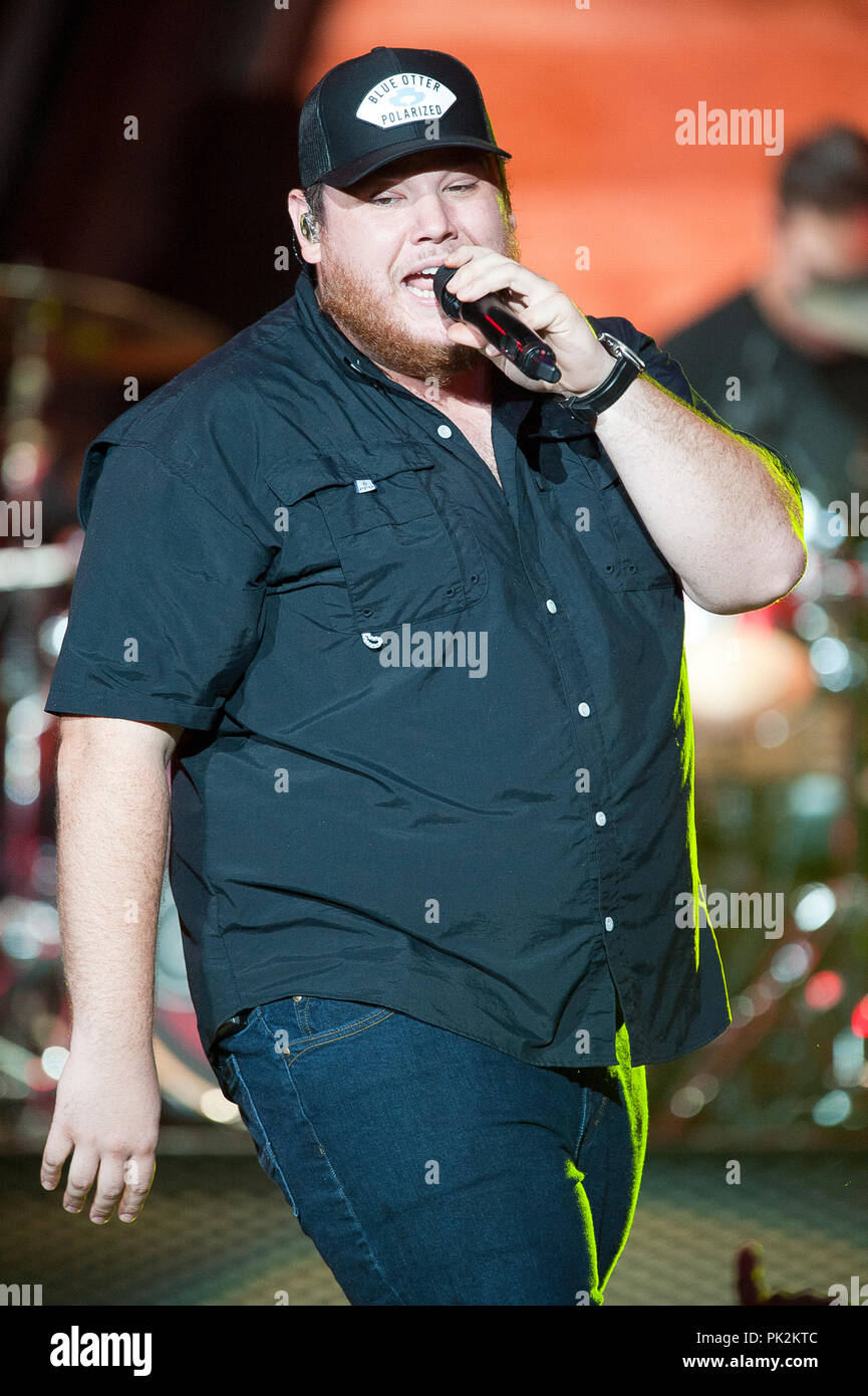 Luke combs 063 jpg hi-res stock photography and images - Alamy