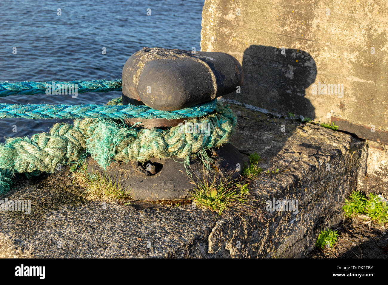 Cable tied to pier hi-res stock photography and images - Alamy